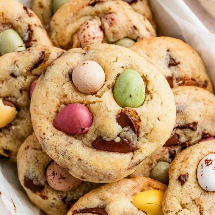 Cute Easter Egg Cookies With Mini Eggs - Cookrita