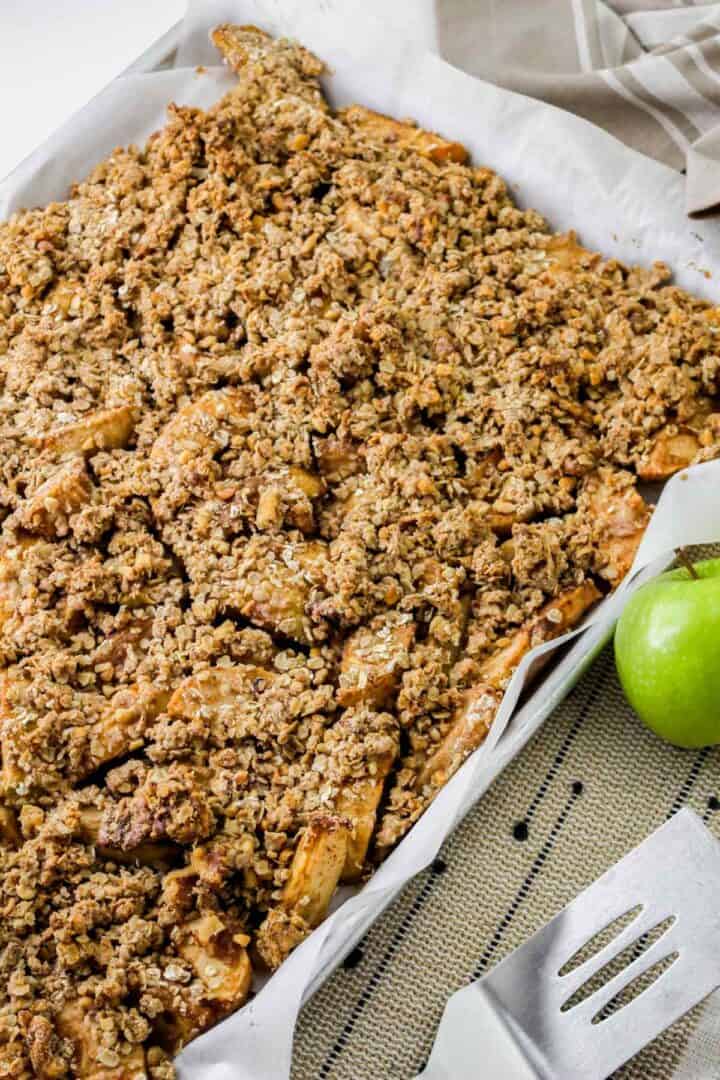 Sheet Pan Apple Crisp With Oats - Cookrita