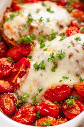 30-Minute Baked Chicken With Garlic and Tomatoes