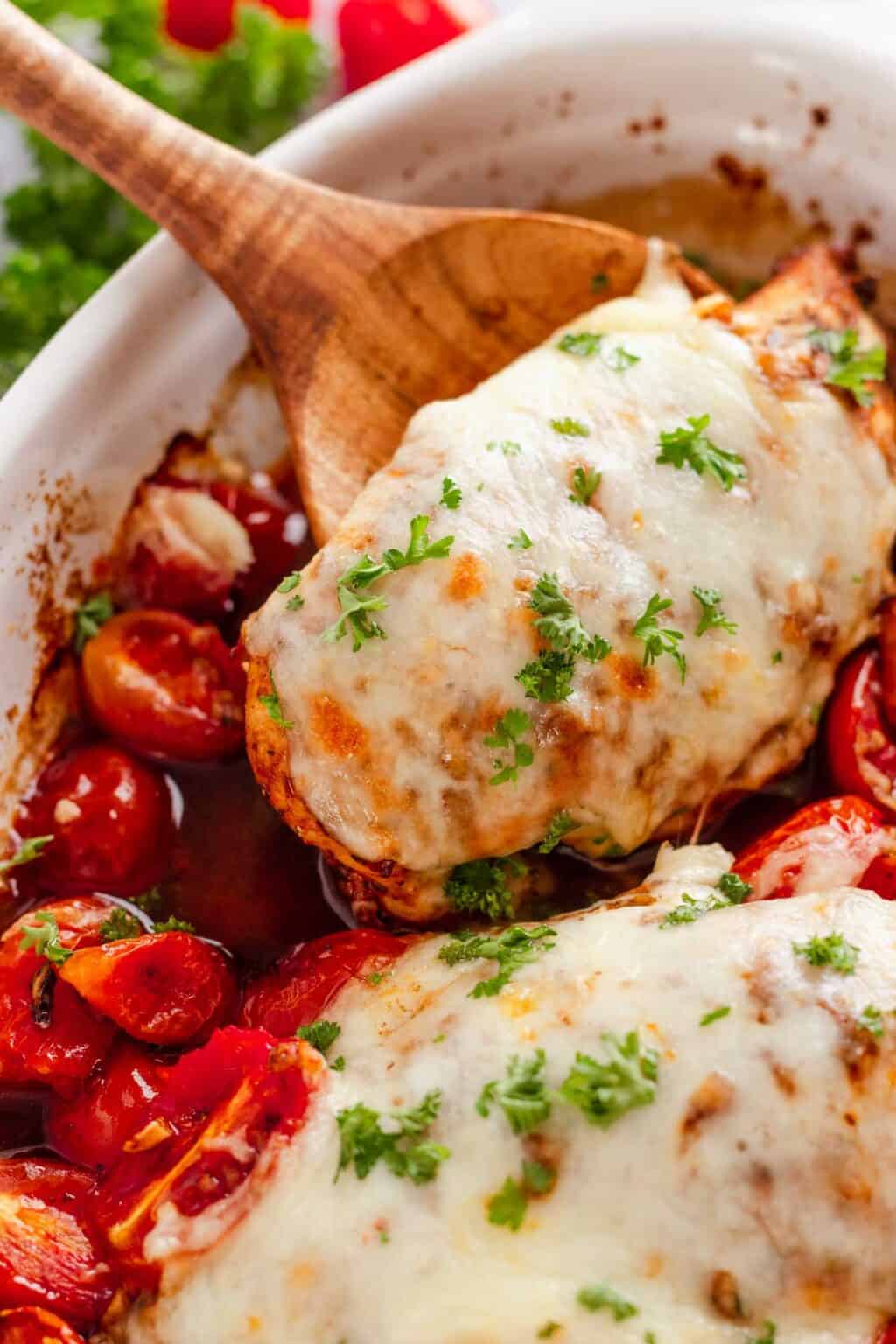 30-Minute Baked Chicken With Garlic and Tomatoes